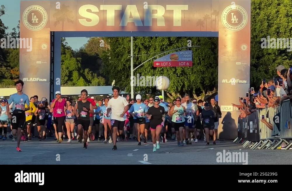 The beginning of a 10K race and sunset run for the Dodger Foundation at Stock Video Footage - Alamy