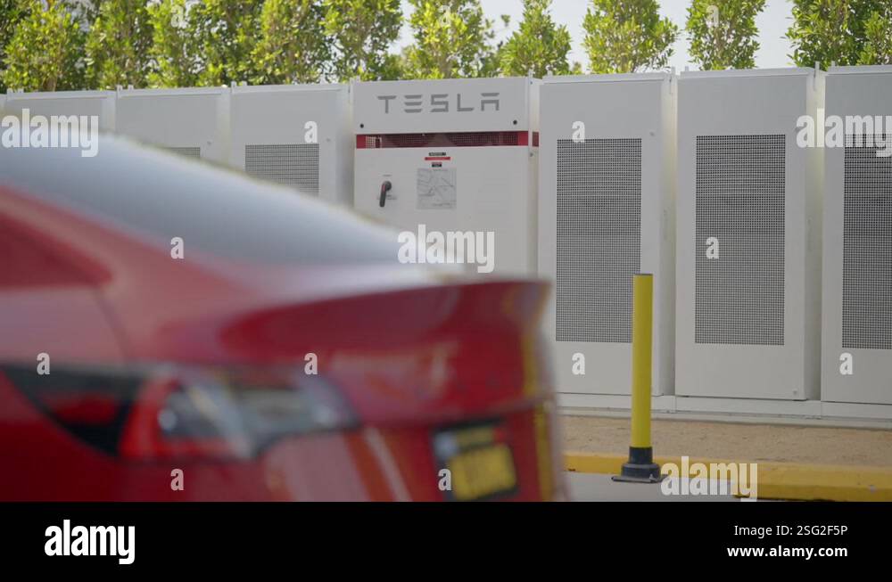 Tesla PowerPack and MegaPack commercial battery energy storage solution ...