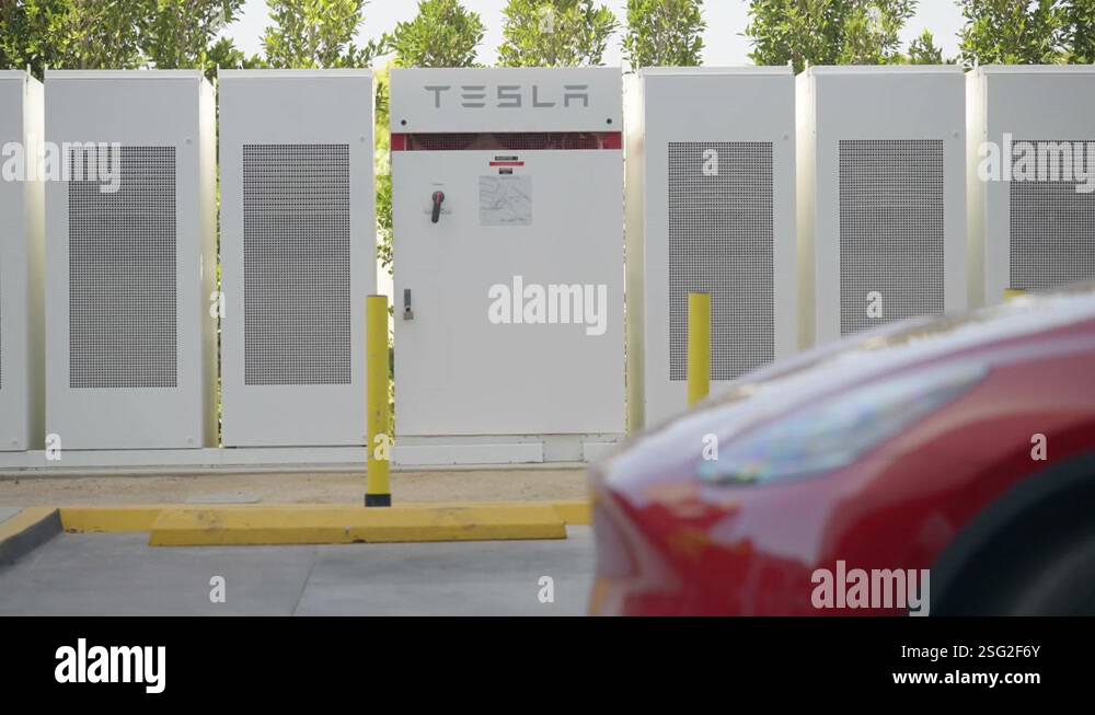 Tesla energy storage Stock Videos & Footage - HD and 4K Video Clips - Alamy