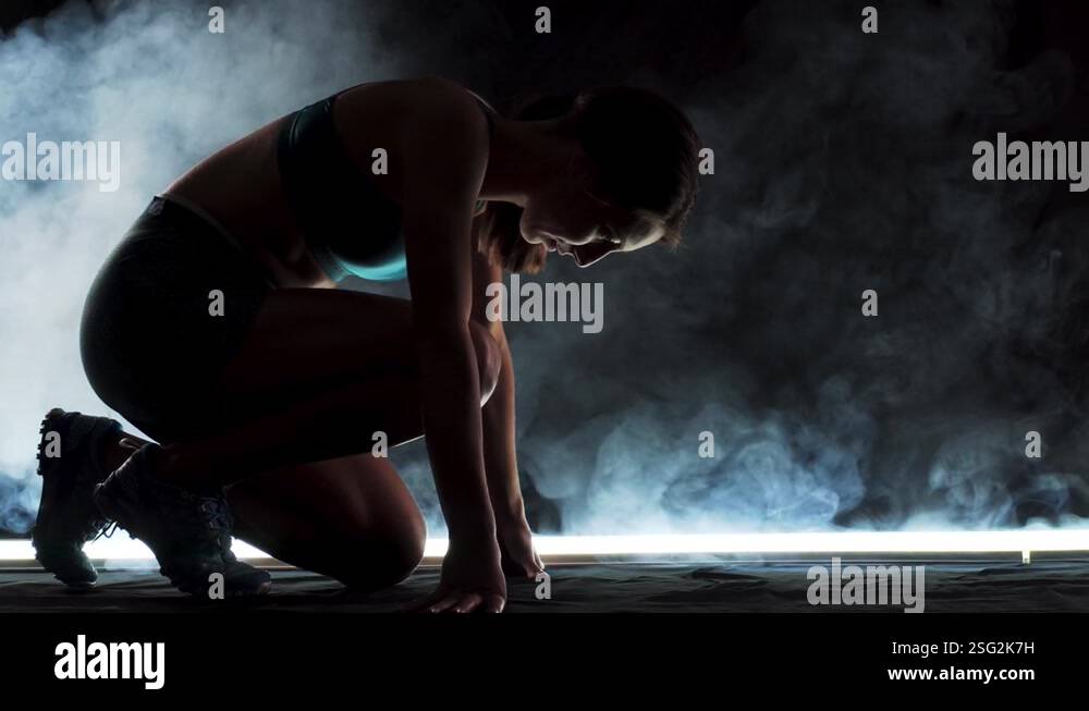 Silhouette female runner in race start position. Girl in sportswear ...