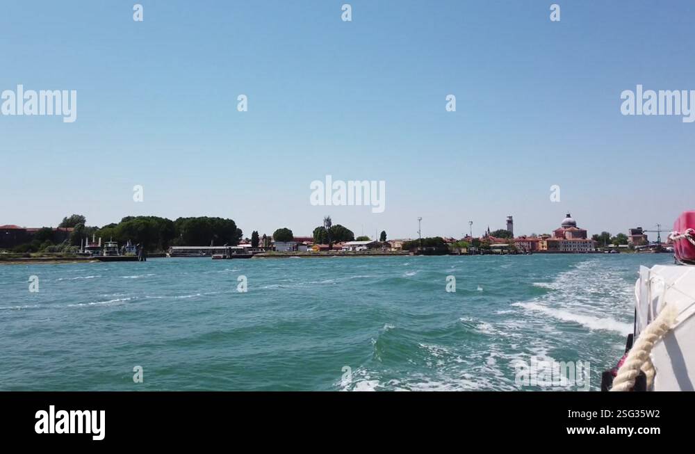 Venice from a boat pan from right to left 4K 29,97 frames per sec 8 sec ...
