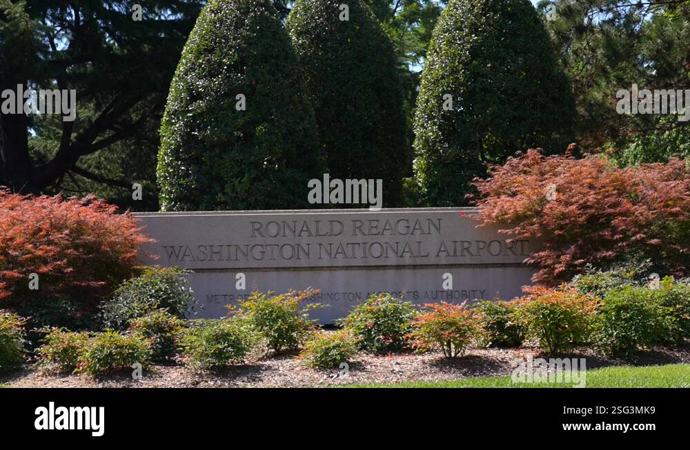 Ronald Reagan Washington National Airport Sign. Entrance sign to DC ...