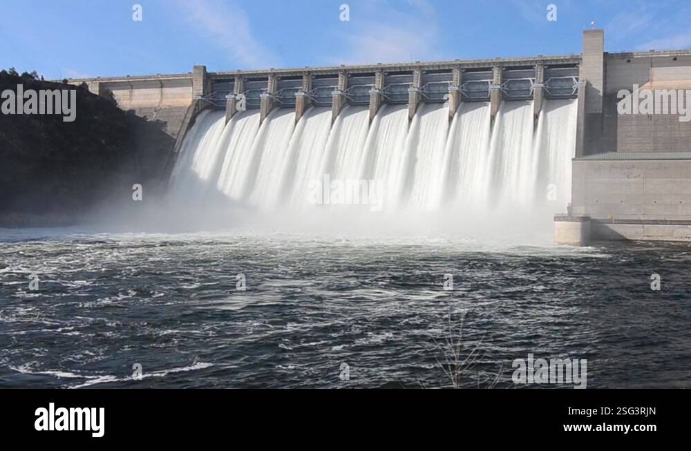 The hydro electric power dam and generator at Tablerock Lake and Lake ...