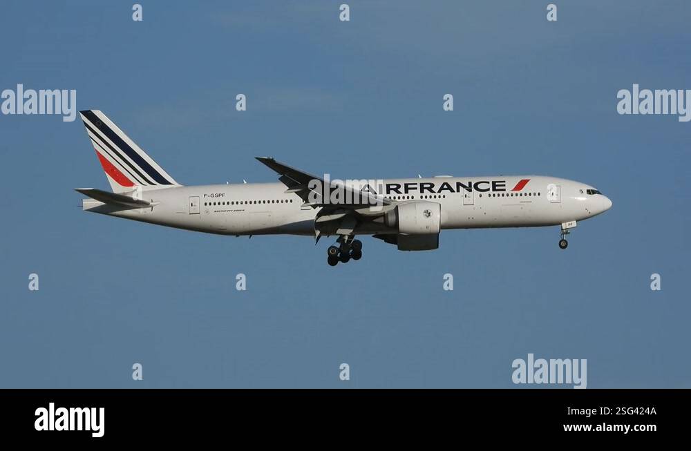 Side tracking accompanying the magnificent Air France Boeing B787 Stock ...