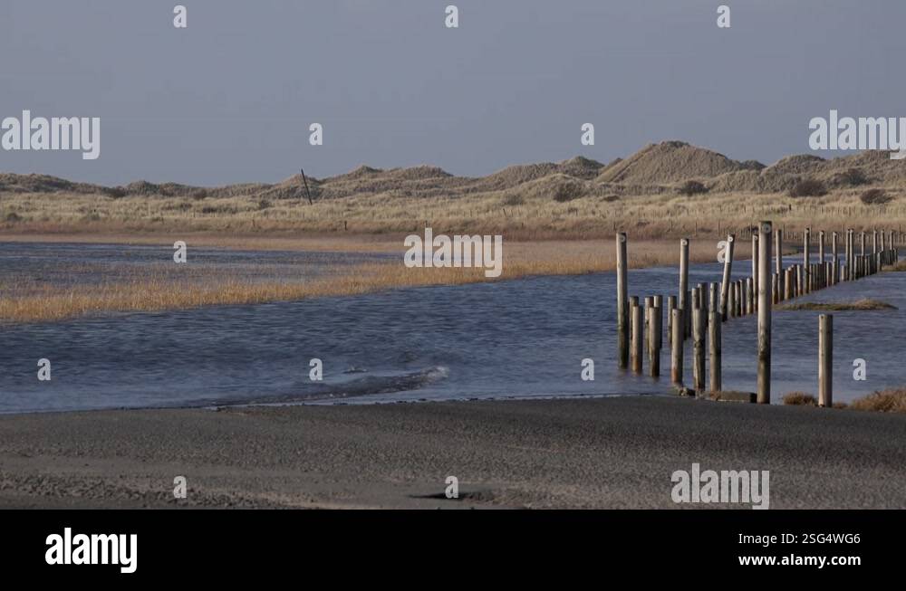Time lapse of tide coming in over the causway in Northumberland UK 4K ...