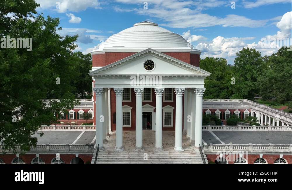 People on steps of Rotunda at University of Virginia. UVA college ...