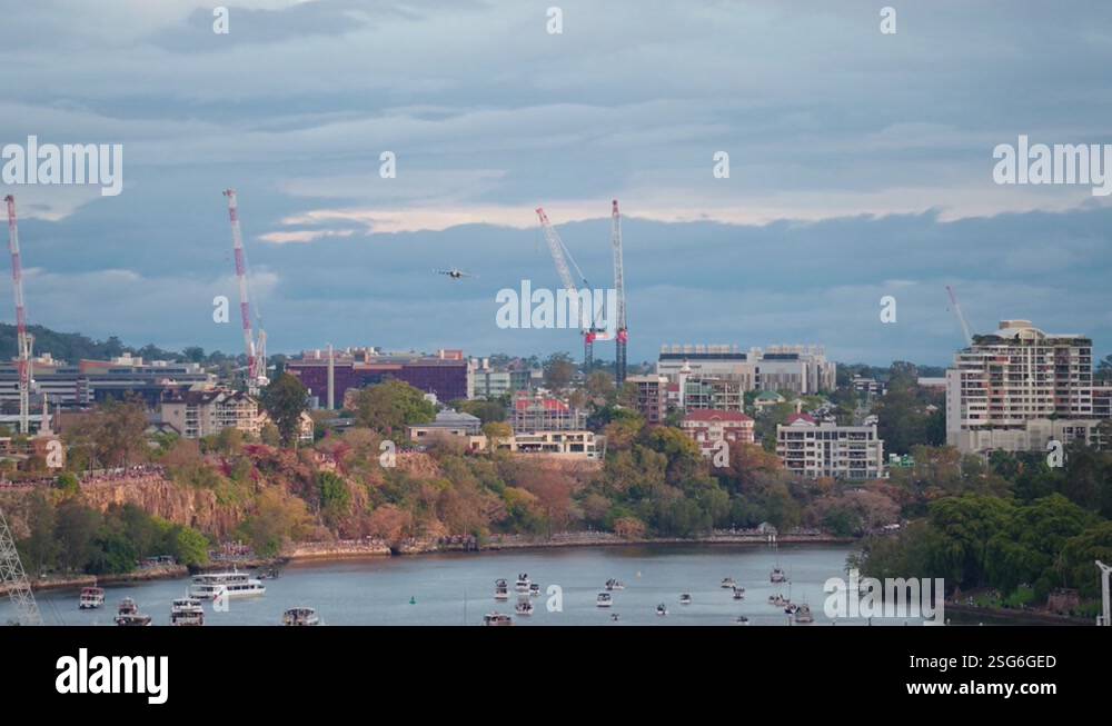 F:A -18F Super Hornet Jet Fighter RAAF Plane Flying Low Over Brisbane ...