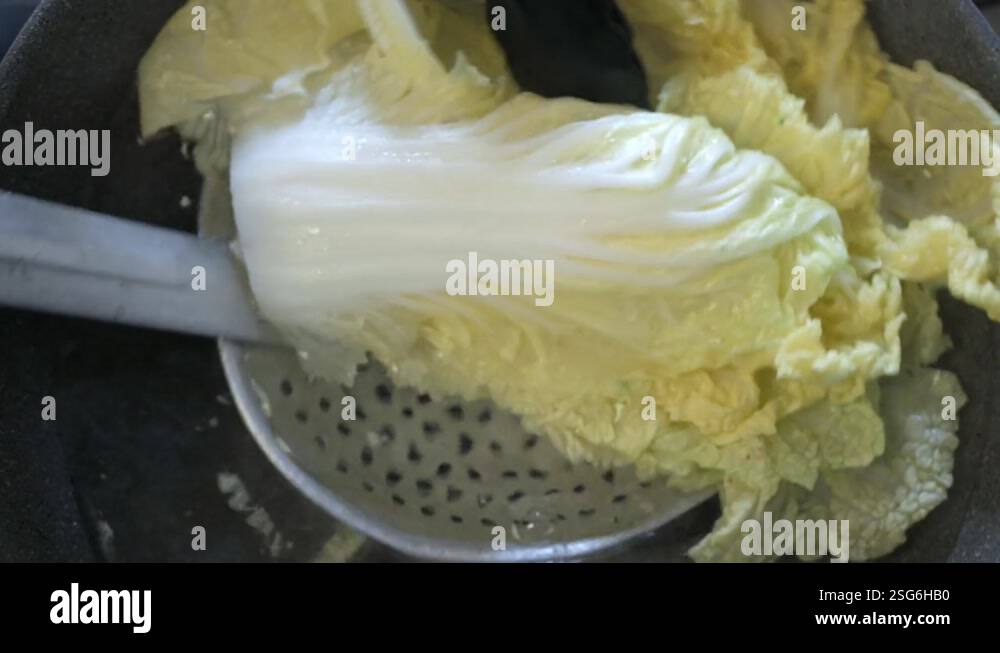 take lettuce from hot boiled water in the pan to scald for healthy ...
