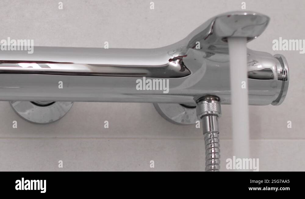 Faucet bathtub fill Stock Videos & Footage - HD and 4K Video Clips - Alamy