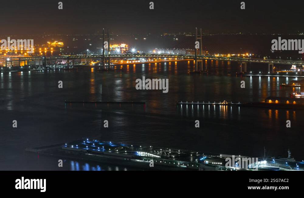 8K Time lapse of Yokohama Bay Bridge over bay of Tokyo at night in ...