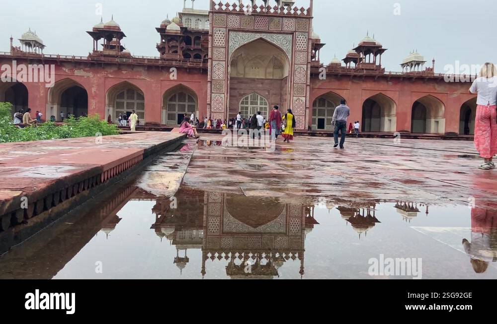 Gimbal up revealing Mughal emperor Akbar tomb and its reflect on puddle ...