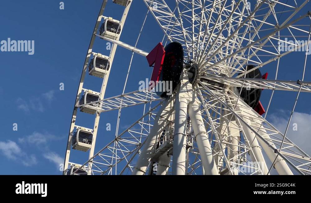 Tourist attraction, channel seven wheel of Brisbane, ferris wheel slow ...