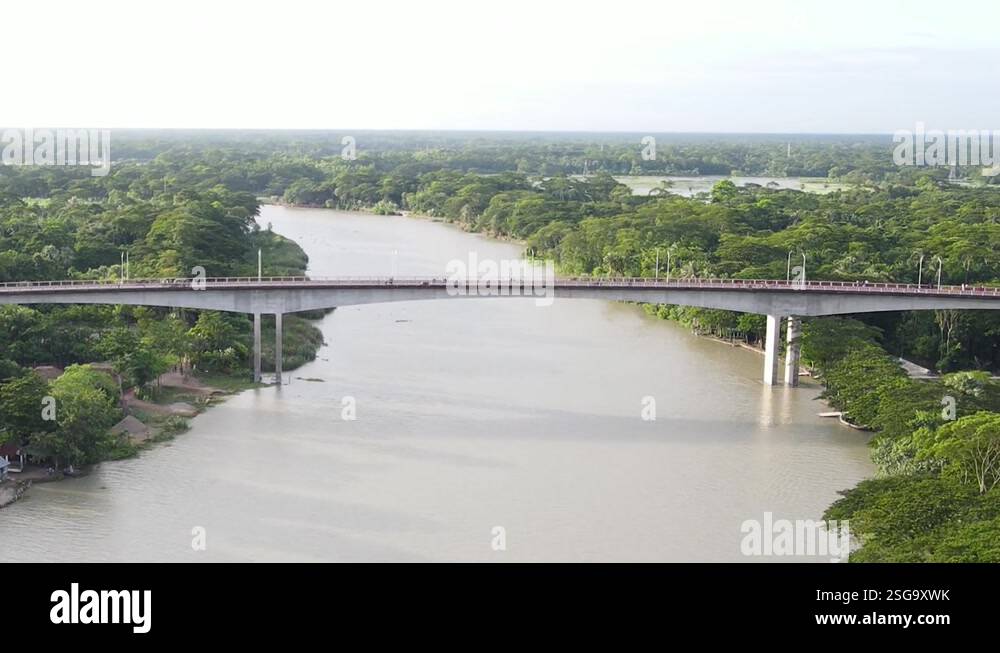 dolly in view of Gabkhan bridge as traffic flows on a clear day Stock ...