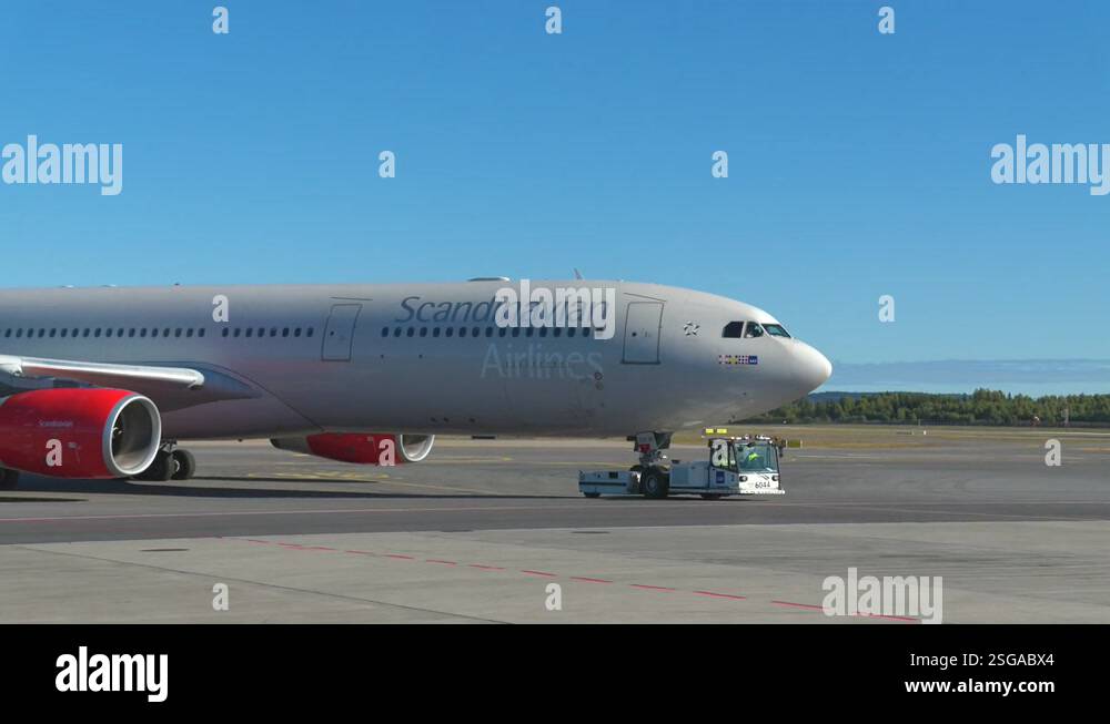 airplane push scandinavian airlines airbus 330 on ground Stock Video ...