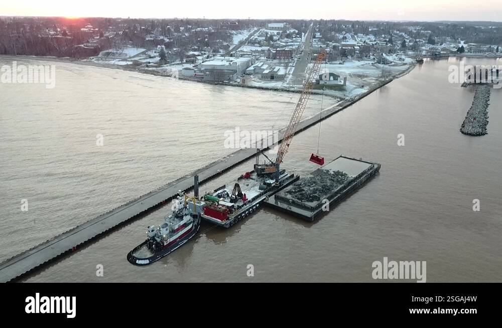 Dredging operation in Kewaunee Harbor on Lake Michigan, Kewaunee Stock ...