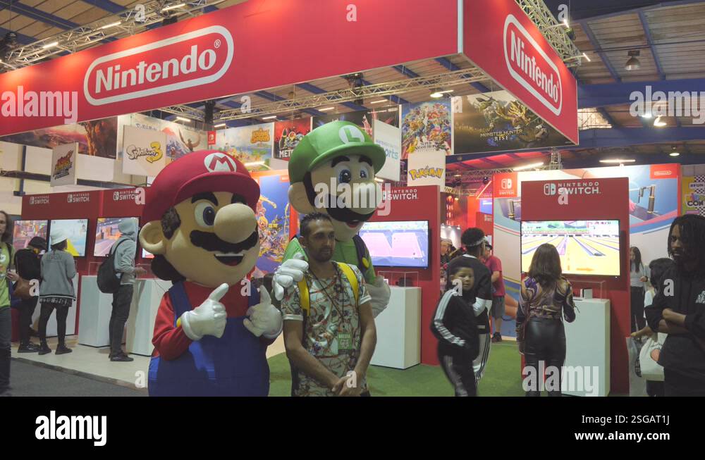 Characters pose Stock Videos & Footage - HD and 4K Video Clips - Alamy