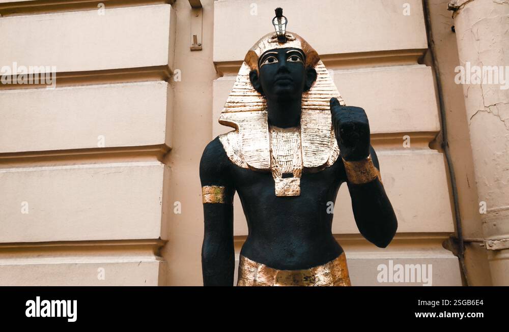 statue of Tutankhamun pharaoh Egypt historical statue golden royal ...