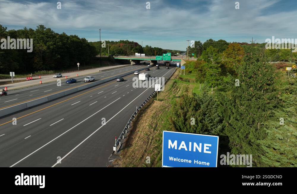 State of Maine welcome home sign. Pine trees in northernmost US state ...