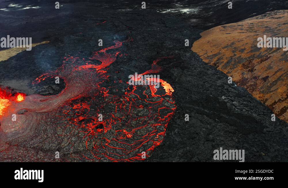 Active vulcano erupting lava and magma in Iceland, Fagradalsfjall 2022 ...