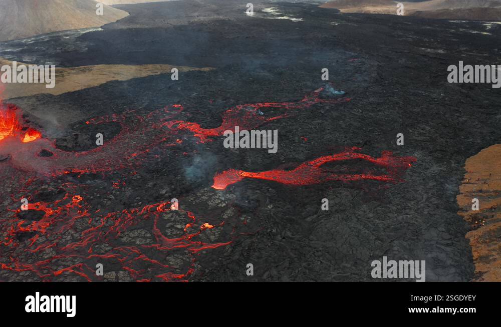 Active vulcano erupting lava and magma in Iceland, Fagradalsfjall 2022 ...