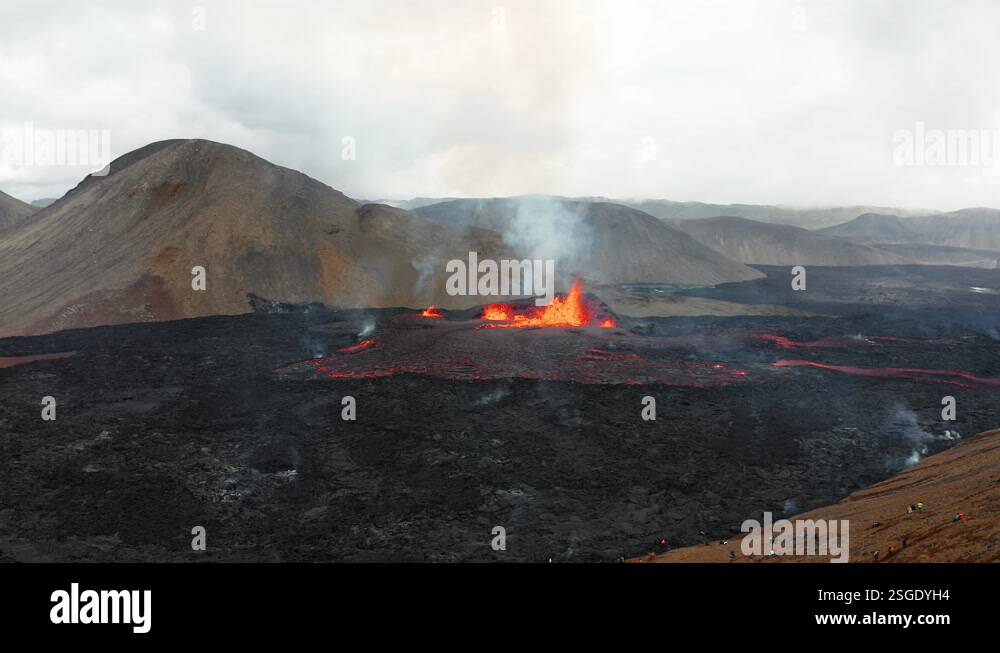 Active vulcano erupting lava and magma in Iceland, Fagradalsfjall 2022 ...