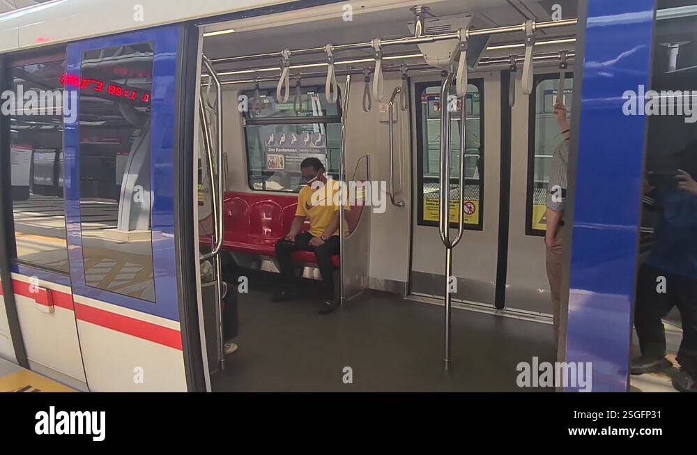 Train bag Stock Videos & Footage - HD and 4K Video Clips - Alamy