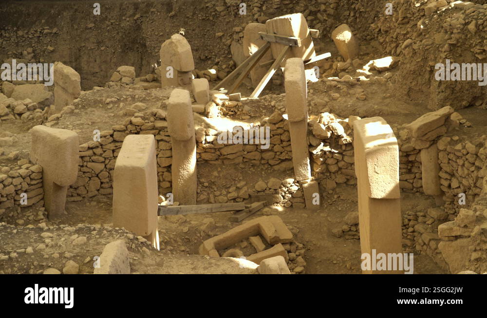 Göbekli Tepe archeological discovery in Turkey with iconic T-shaped ...