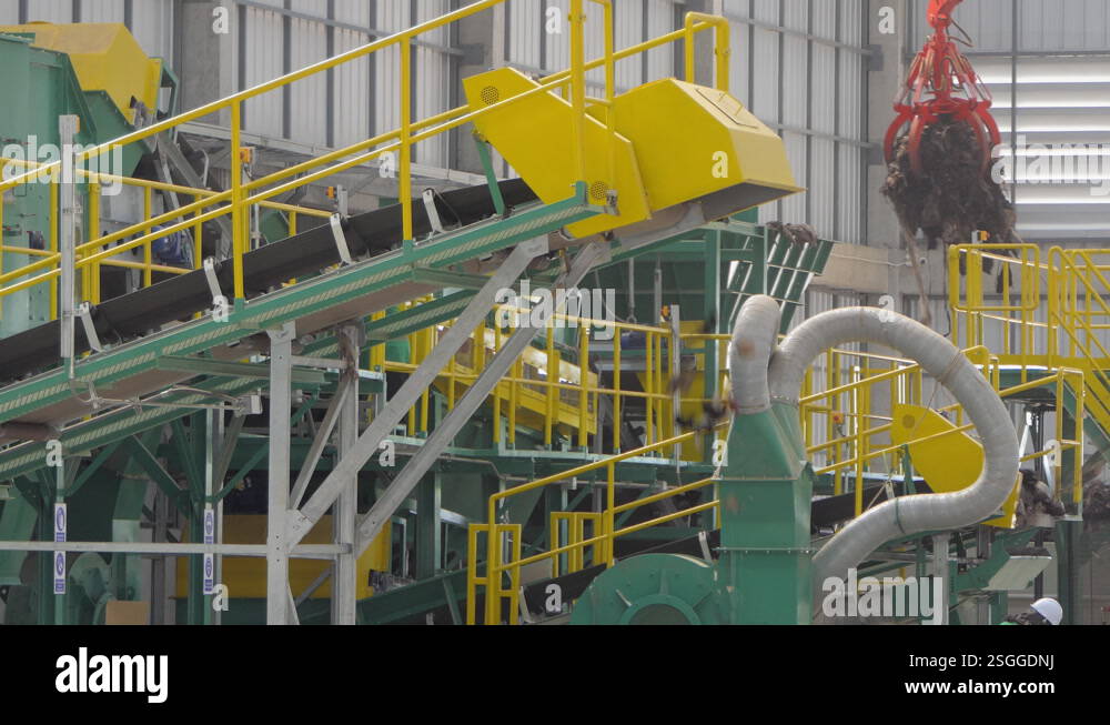 Separating waste to be used as RDF fuel (Refuse Derived Fuel Stock ...