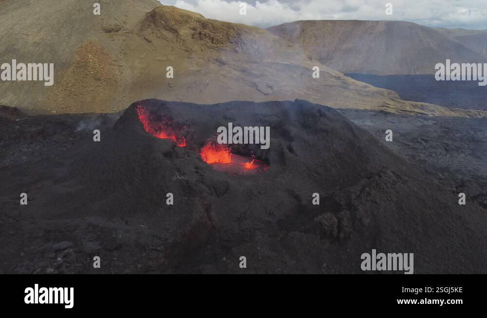 Close up drone shot of the Fagradalsfjall volcano in eruption in ...