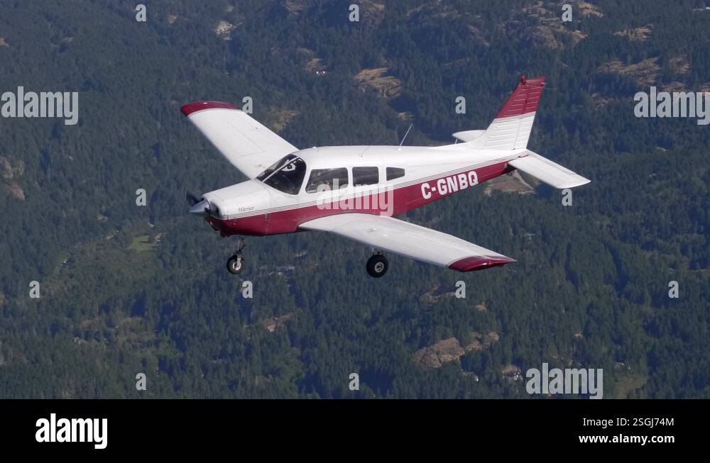 Formation Flight with Piper PA-28 Cherokee Single Engine Airplane. CU ...