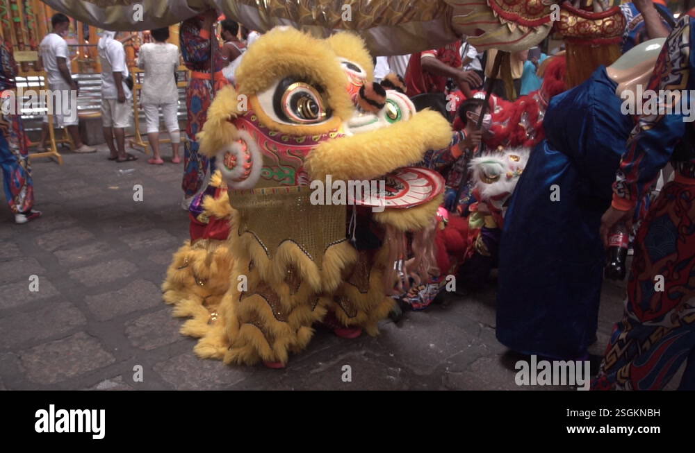 Chinese lions performing Stock Video Footage - Alamy