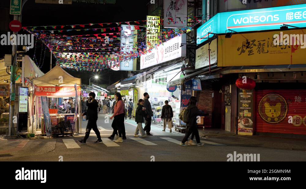 Taipei, Taiwan 12 January 2022: Shida Night Market in Taipei city at ...