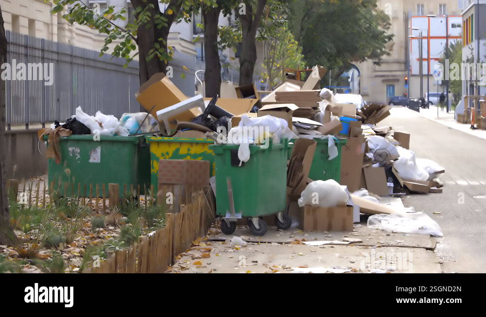 Pile of garbage during a waste collection service strike in Paris ...