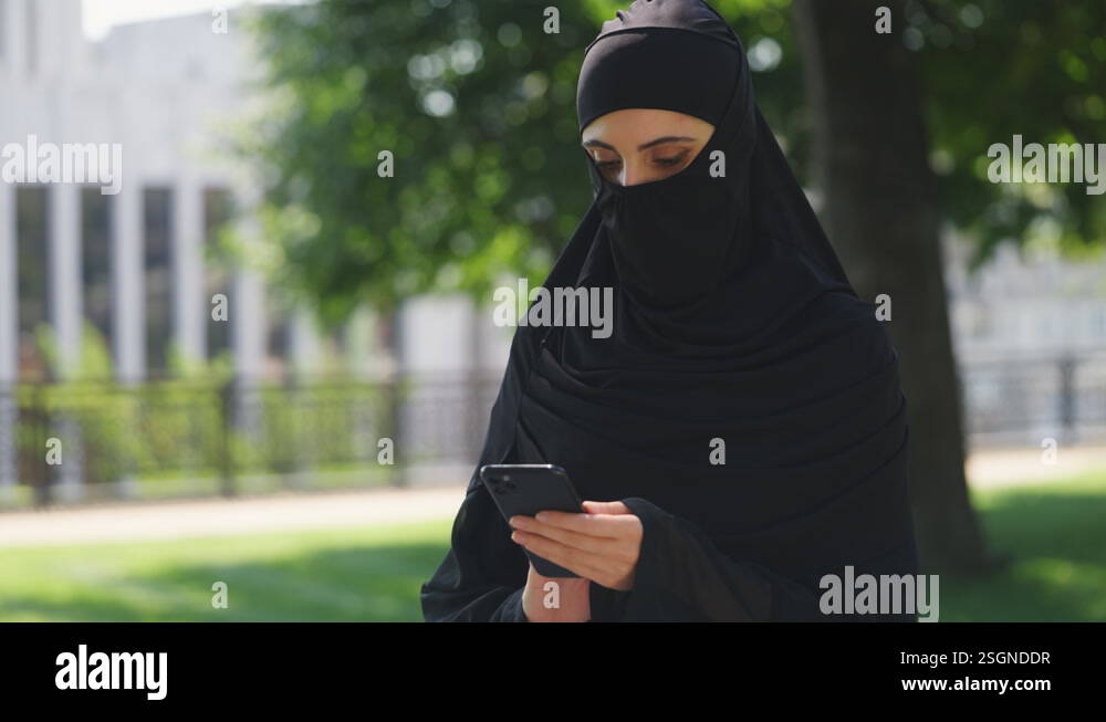 Muslim burqa Stock Videos & Footage - HD and 4K Video Clips - Alamy