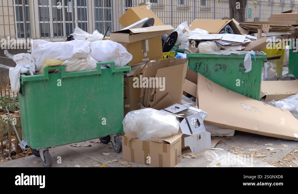 Pile of garbage during a waste collection service strike in Paris ...