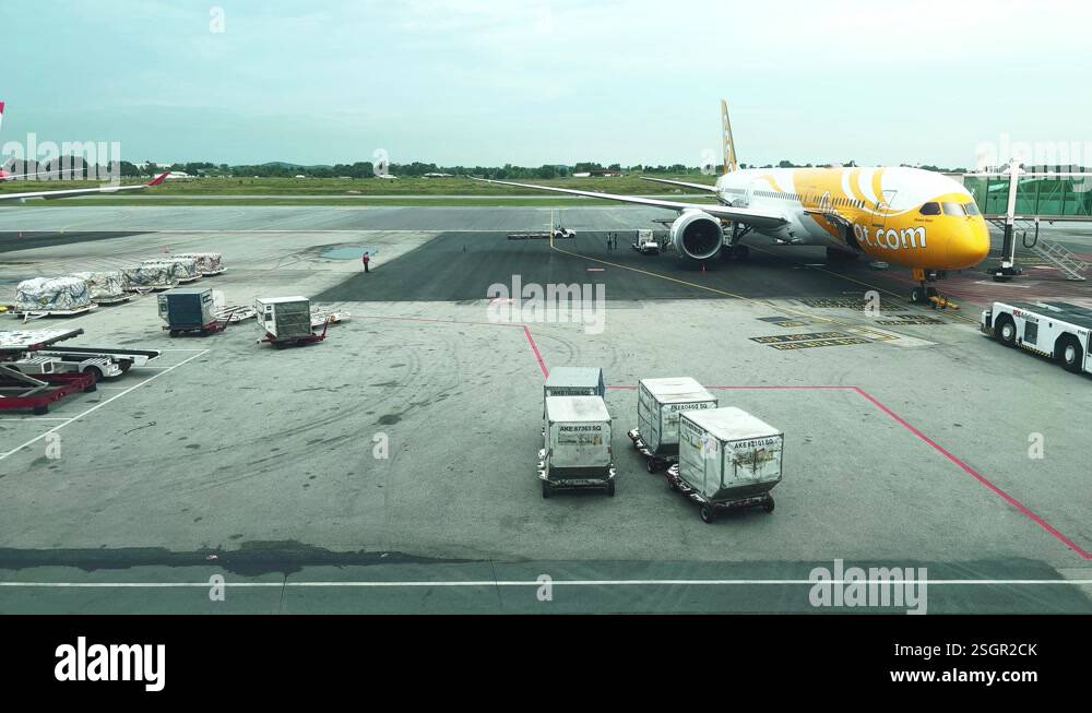 Cargo aircraft loading Stock Videos & Footage - HD and 4K Video Clips ...