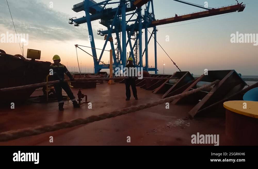 Anchor operation Stock Videos & Footage - HD and 4K Video Clips - Alamy