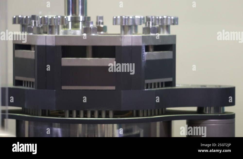 Medical encapsulation machine. Dosator machine with segments moving ...