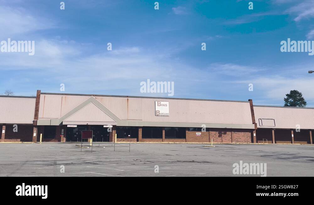 Old 70's era retail strip mall shopping center pan old vintage Stock Video Footage - Alamy
