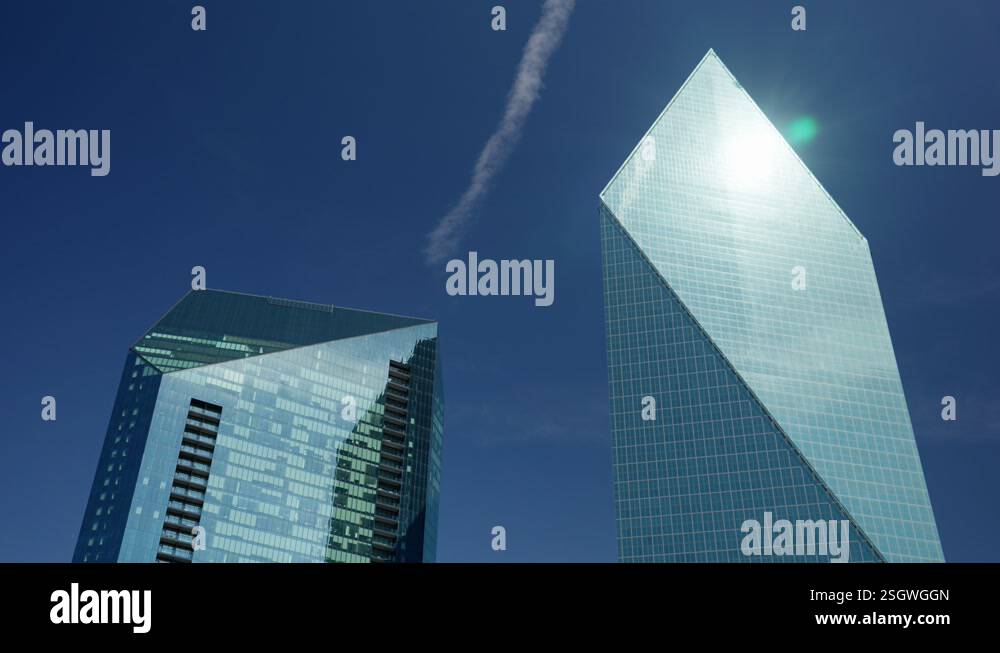 Modern AMLI Fountain Place Buildings in Downtown Dallas - DALLAS ...