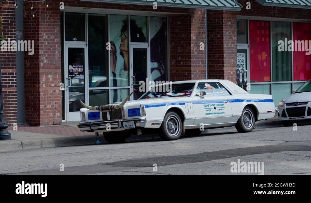 Typically Texas styled car in the city of Dallas - DALLAS, UNITED ...