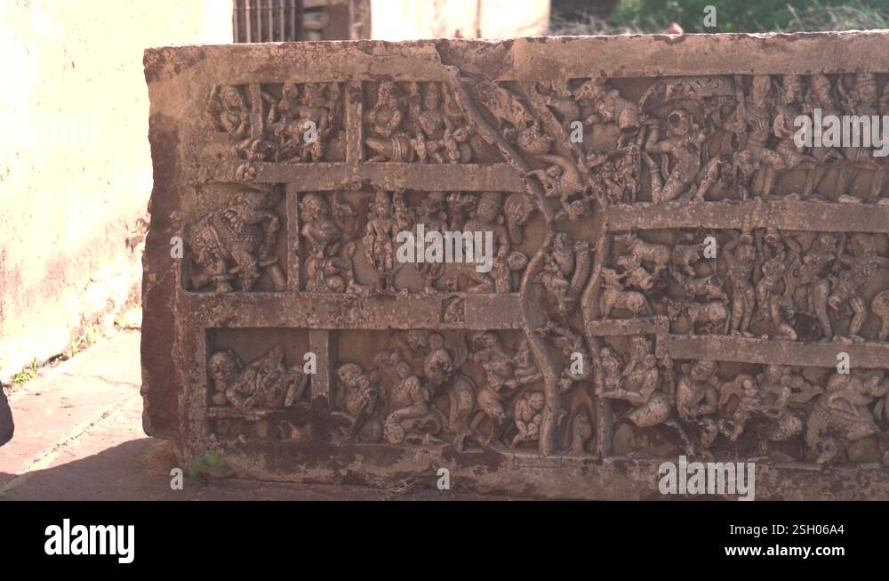 Ancient Monolithic Hard Rock Stone Carving at Narwar fort , Shivpuri ...