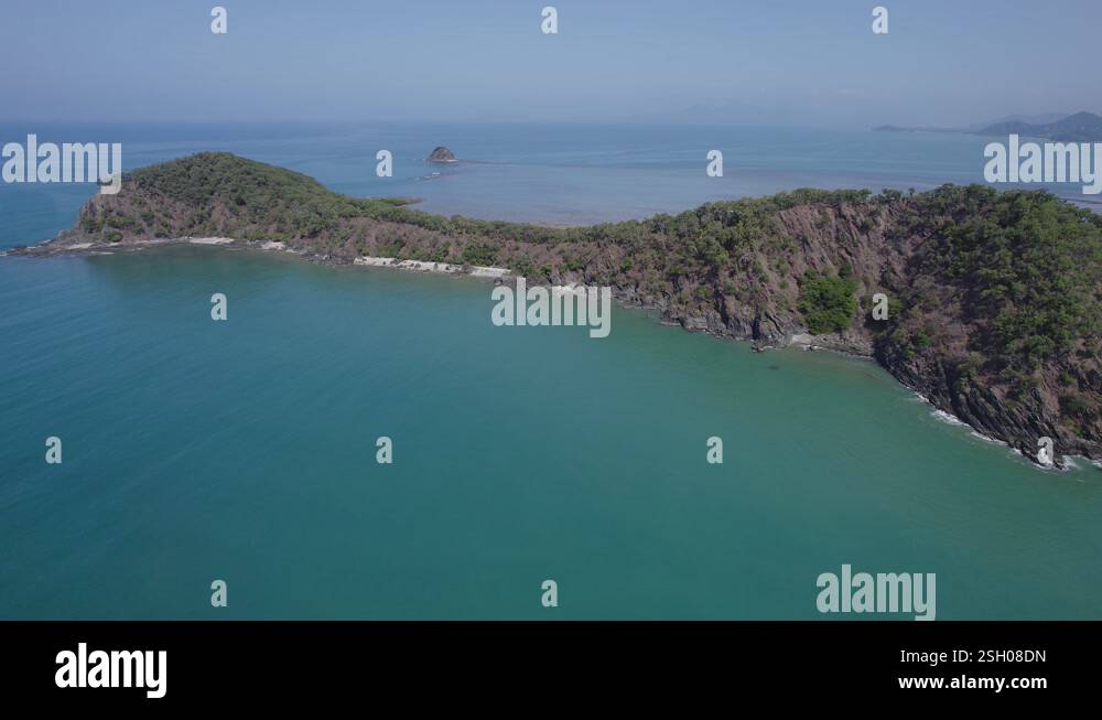 Double Island In The Middle Of The Sea In Ellis Beach, Queensland Stock ...
