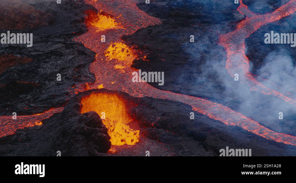 Volcano Eruption Hawaii Mauna Loa 2022 Stock Video Footage - Alamy