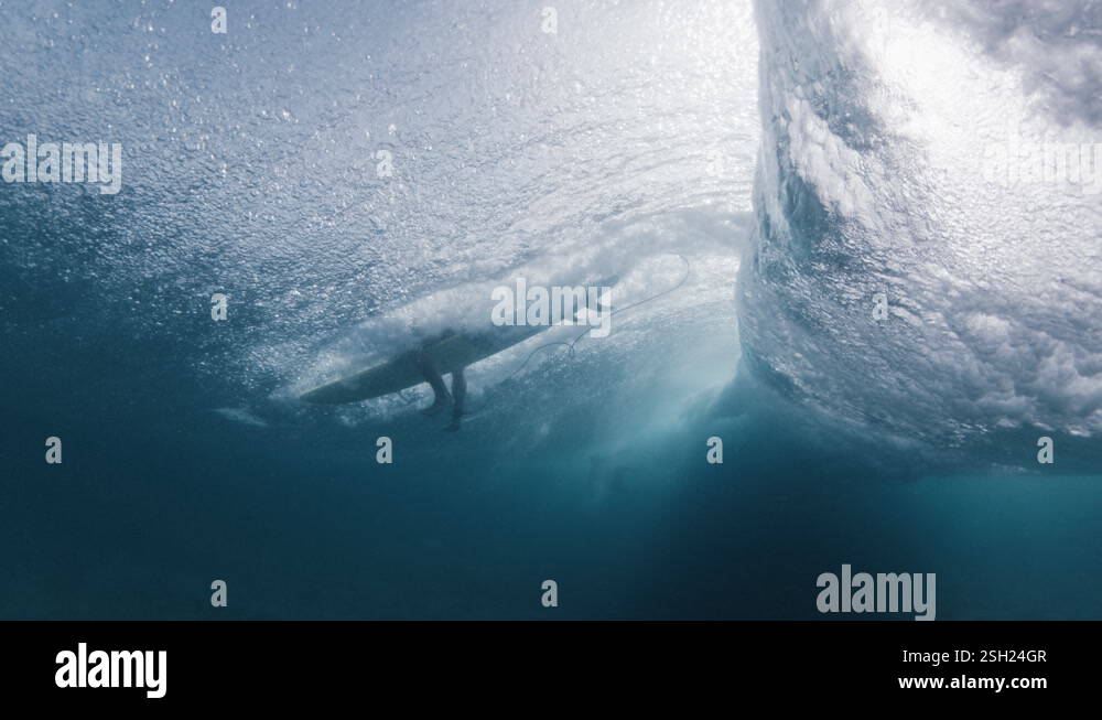 Crystal clear wave breaks in the ocean on the Maldivian shore ...