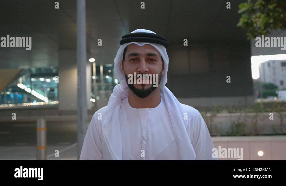 Walking Emirati UAE national wearing cultural Kandura and Ghutra men's ...