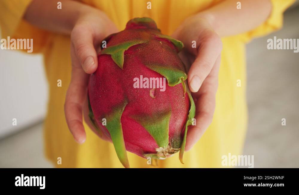 Ripe pitaya Stock Videos & Footage - HD and 4K Video Clips - Alamy