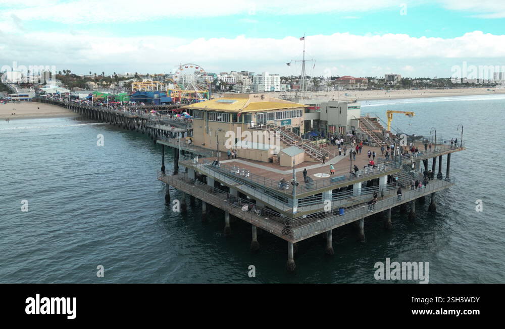 alt flying clockwise around end of iconic Santa Monica Pier Stock Video ...
