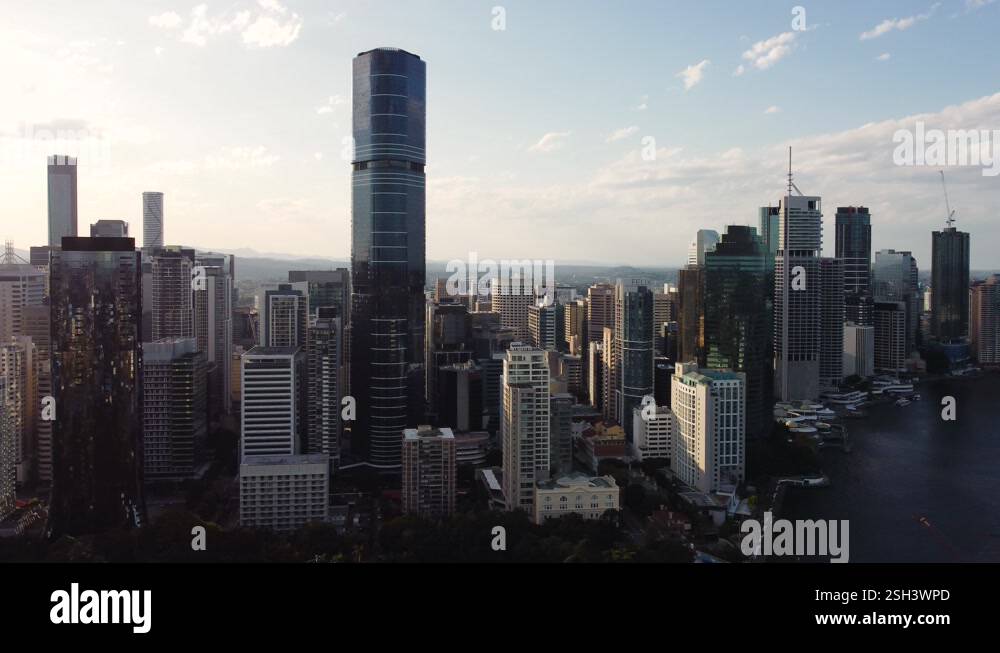 Brisbane river and Downtown Brisbane Skytower by CLLIX in queensland at ...