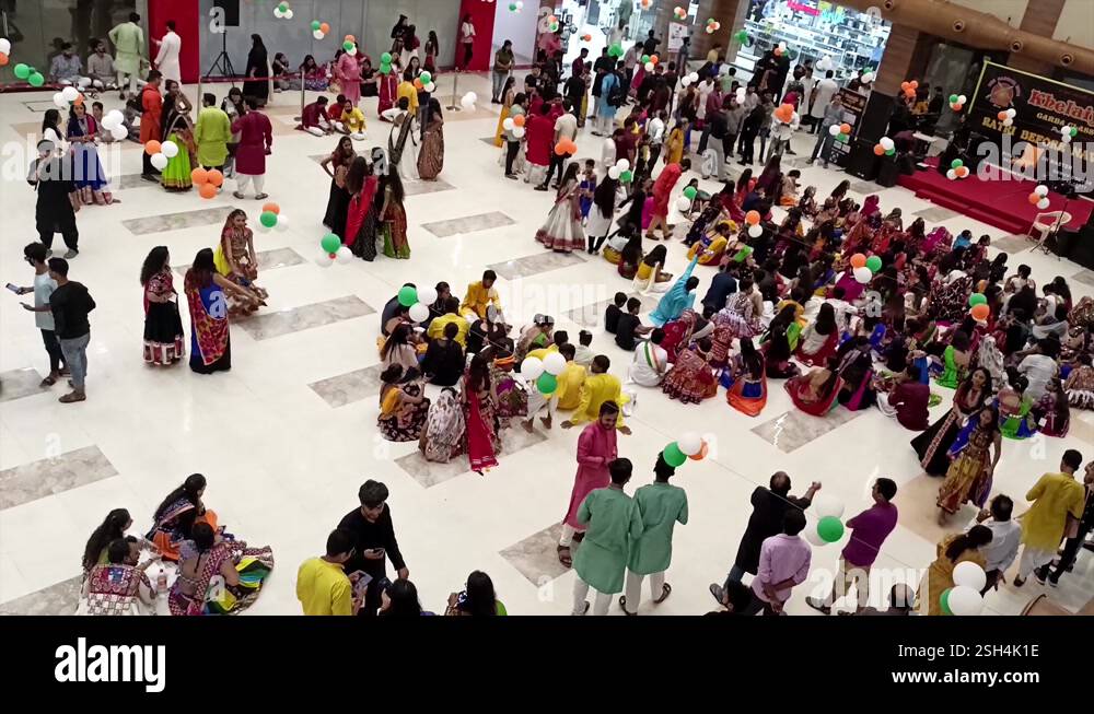 Garba indian dance Stock Videos & Footage - HD and 4K Video Clips - Alamy